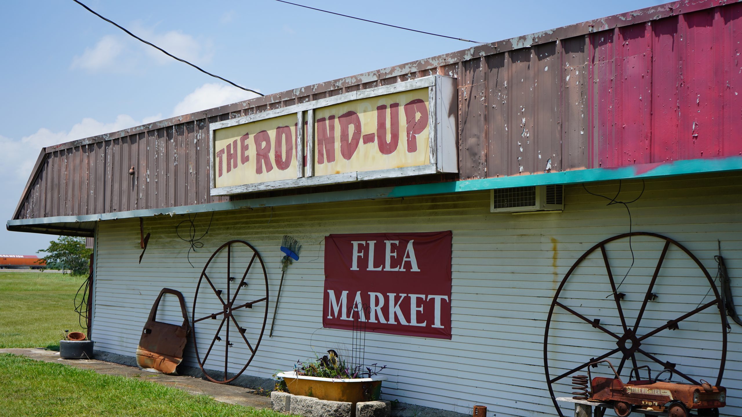 Old Round Up Flea Market & Antiques - acadiatourism.org